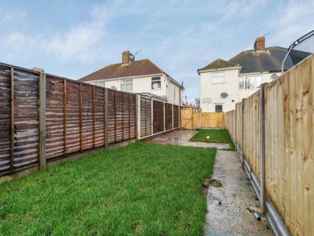 2 bedroom maisonette for sale in Munster Avenue, Hounslow, TW4
