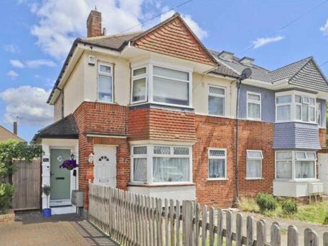 2 Bedroom Maisonette For Sale In North Hayes