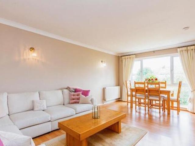 2 Bedroom Maisonette For Sale In Oakwood