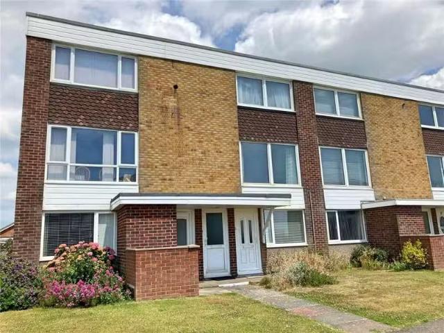 2 bedroom maisonette for sale in Overstrand Avenue, Rustington.