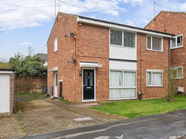 2 bedroom maisonette for sale in Palmerston Road, Farnborough Village, Orpington, Kent, BR6