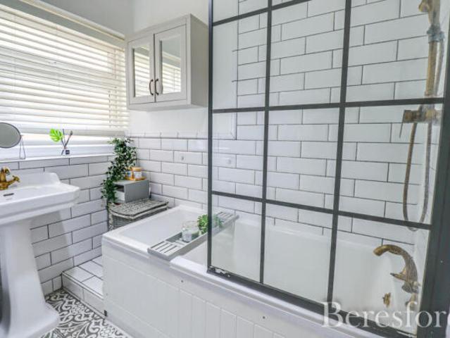 2 bedroom maisonette for sale in Park Road, Brentwood, CM14