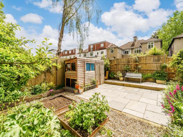2 bedroom maisonette for sale in Park View, Wandle Road, Morden, SM4
