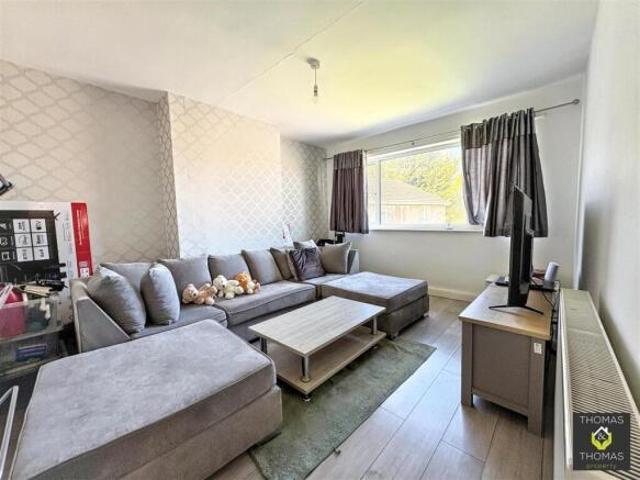 2 bedroom maisonette for sale in Pinemount Road, Hucclecote, GL3