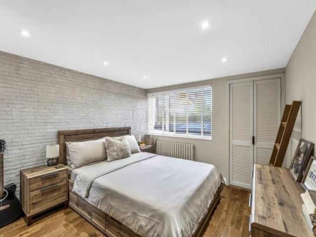 2 bedroom maisonette for sale in Pollard Road, Morden, SM4