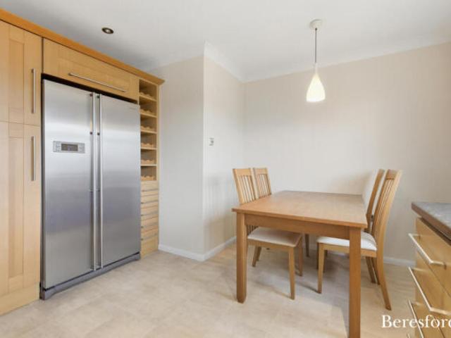 2 bedroom maisonette for sale in Princes Way, Hutton, CM13