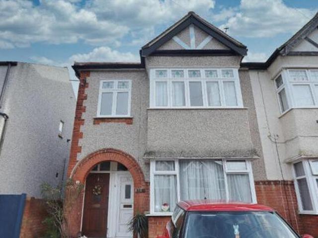 2 Bedroom Maisonette For Sale In Romford
