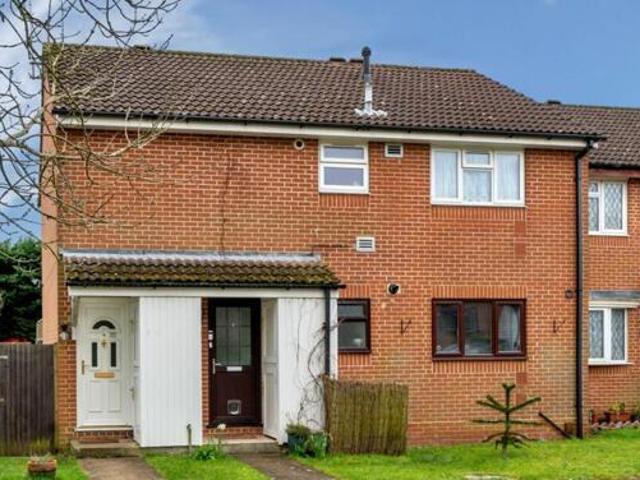 2 Bedroom Maisonette For Sale In Sandhurst