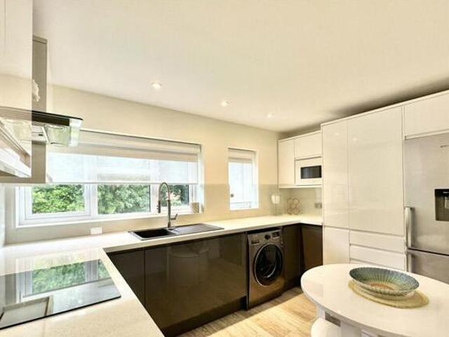 2 Bedroom Maisonette For Sale In Sandhurst, Berkshire