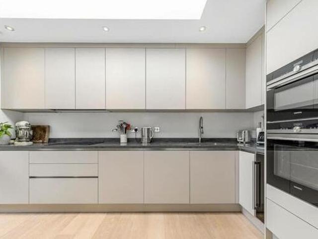 2 Bedroom Maisonette For Sale In Southfields, London