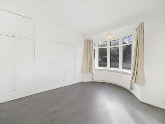 2 bedroom maisonette for sale in Southview Avenue, Neasden, NW10