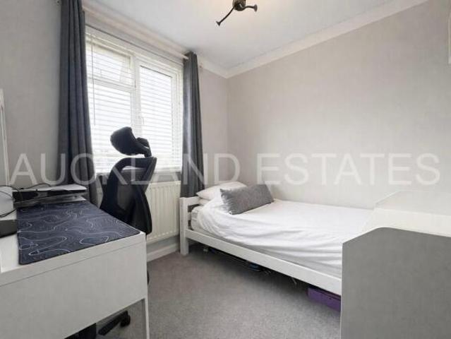 2 bedroom maisonette for sale in St. Wilfrids Close, Barnet, EN4