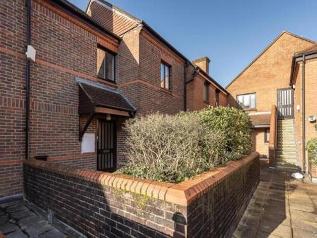 2 Bedroom Maisonette For Sale In St. Albans, Hertfordshire
