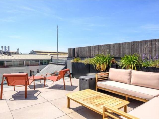 2 bedroom maisonette for sale in St. Albans Place, Islington, London, N1