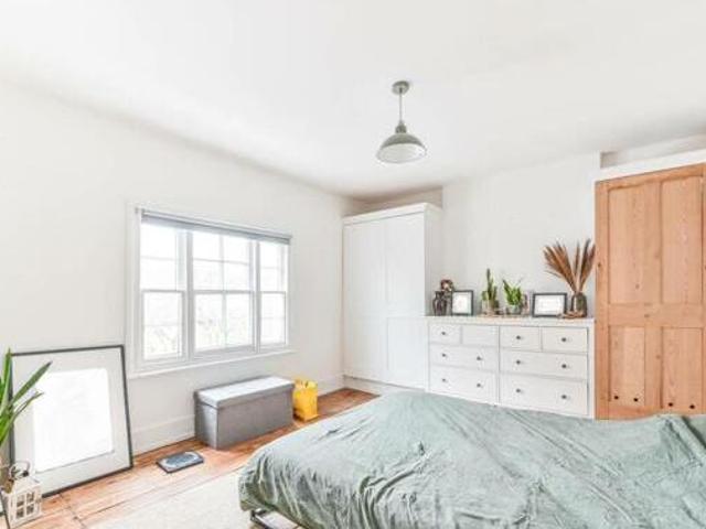 2 Bedroom Maisonette For Sale In Stockwell, London