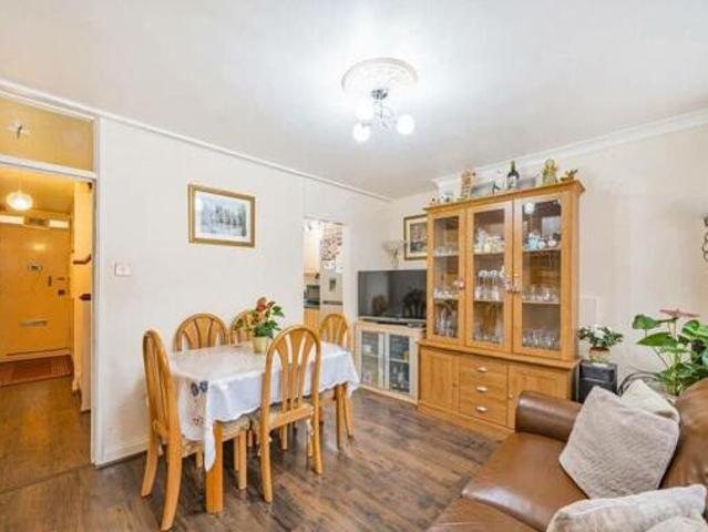 2 Bedroom Maisonette For Sale In Stockwell, London