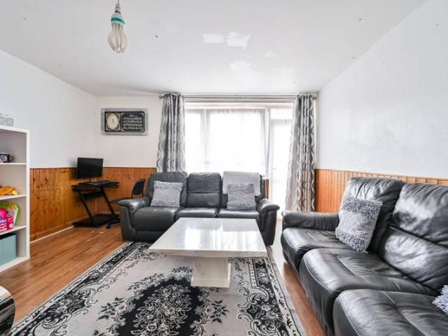 2 Bedroom Maisonette for Sale in Strathnairn Street