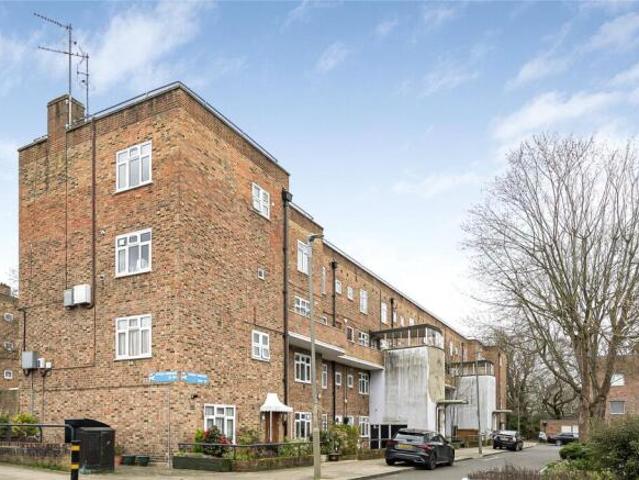 2 bedroom maisonette for sale in Stroud Crescent, London, SW15