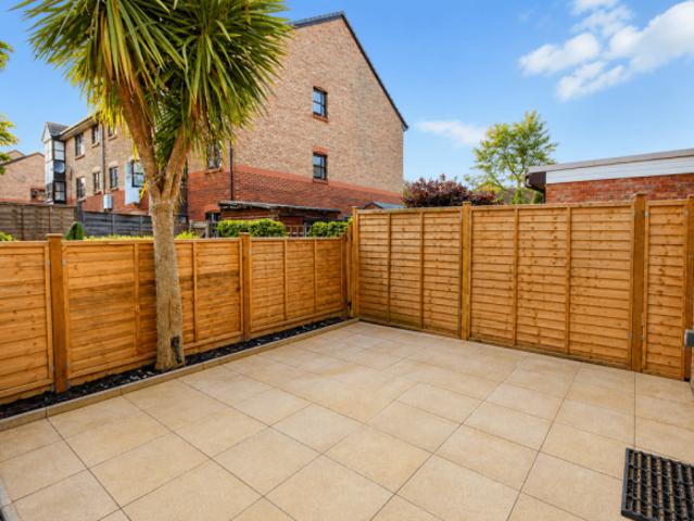 2 bedroom maisonette for sale in Sudbury Avenue, Wembley, Middlesex HA0