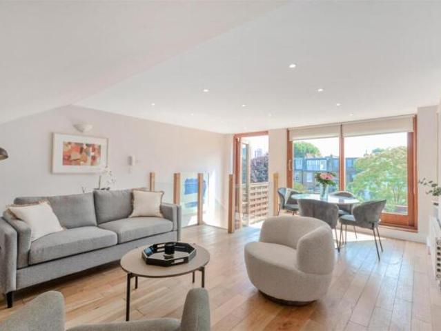 2 bedroom maisonette for sale in Sulgrave Road, London W6