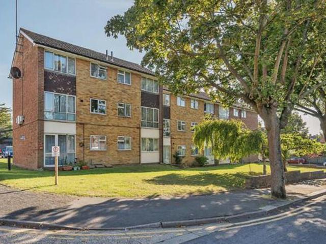 2 Bedroom Maisonette For Sale In Sutton