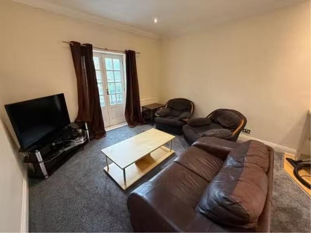 2 bedroom maisonette for rent in 2 Double Bedroom Maisonette.
