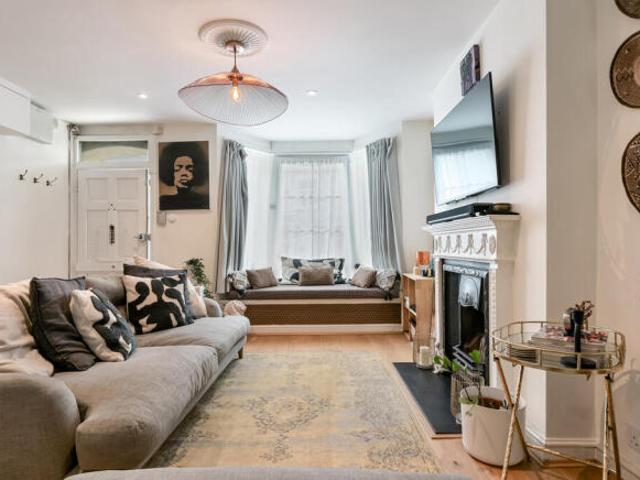 2 bedroom maisonette for rent in Tadmor Street, W12