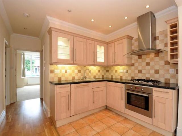 2 bedroom maisonette for rent in Taunton Avenue, Raynes Park, London, SW20
