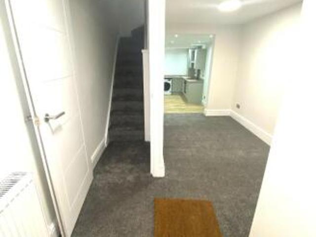 2 bedroom maisonette for rent in The Broadway, Woodford Green, Essex, IG8