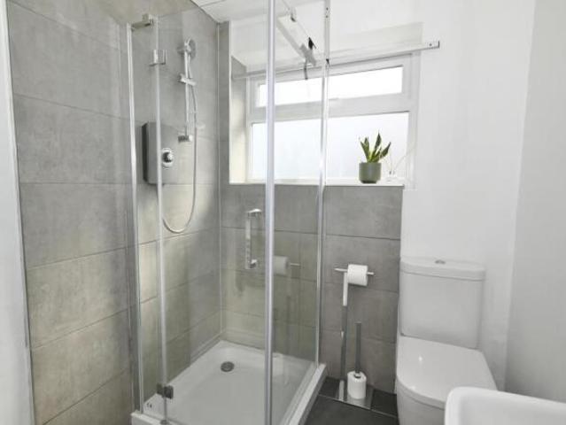 2 bedroom maisonette for rent in The Grove, Teddington, TW11