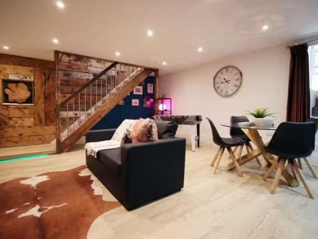 2 bedroom maisonette for rent in The Mall Clifton Village, BS8