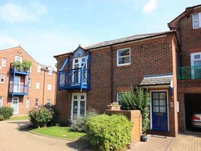 2 bedroom maisonette for rent in The Mews Walnut Tree Close Guildford GU1