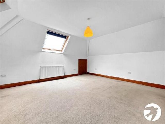 2 bedroom maisonette for rent in Tonbridge Road, Maidstone, Kent, ME16