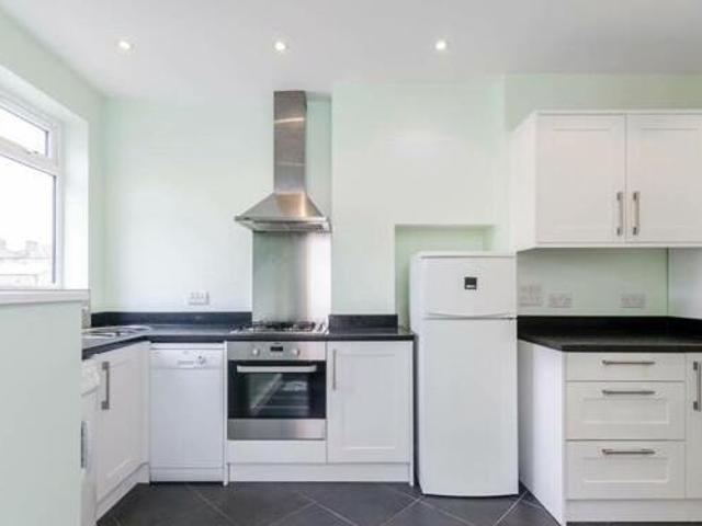 2 Bedroom Maisonette For Rent In Tooting, London