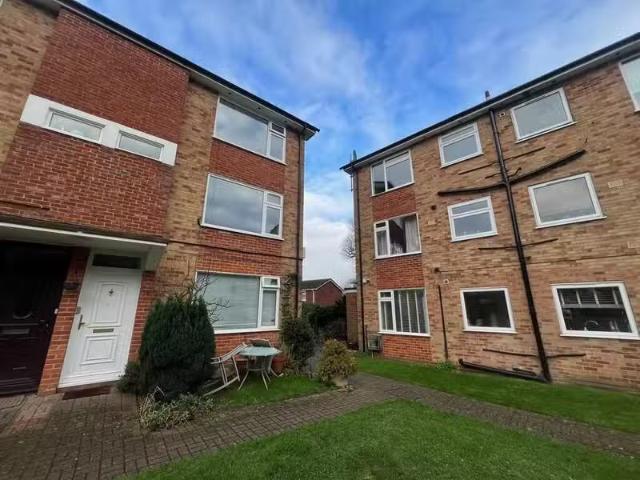2 bedroom maisonette for rent in Tupwood Lane, Caterham, CR3