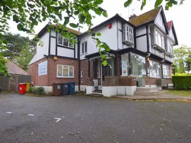 2 bedroom maisonette for rent in Uxbridge Road, Hatch End, HA5