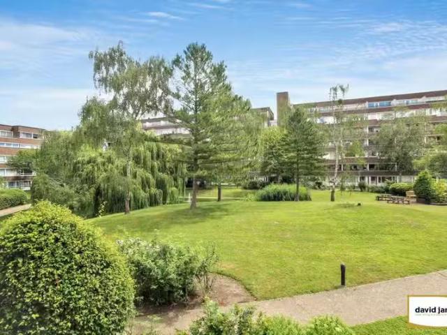 2 bedroom maisonette for rent in Vaughan Lodge, Fair Acres, Br.