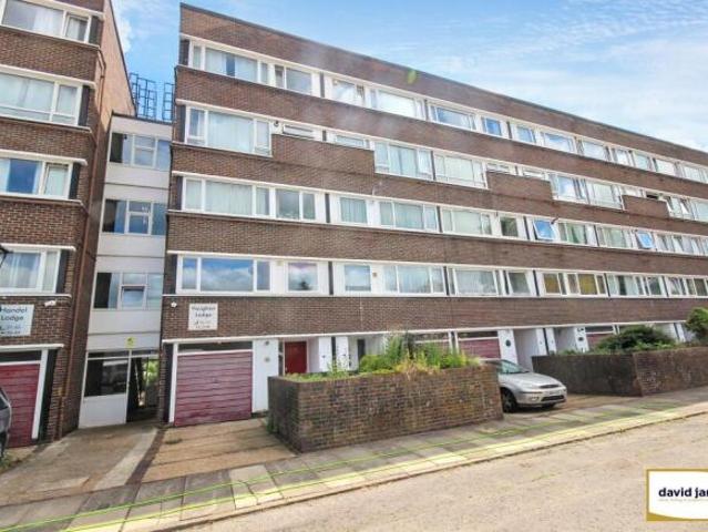 2 bedroom maisonette for rent in Vaughan Lodge, Fair Acres, Bromley, BR2