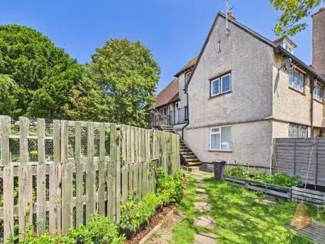 2 bedroom maisonette for rent in Vernon Close, Rustington, BN16