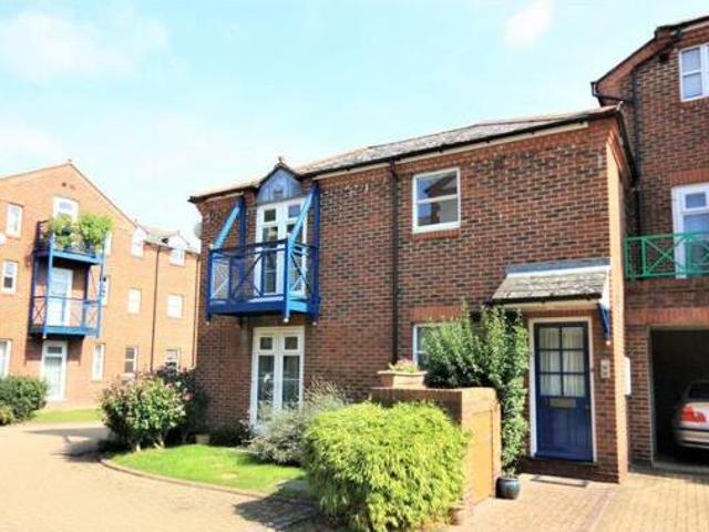 2 Bedroom Maisonette For Rent In Walnut Tree Close