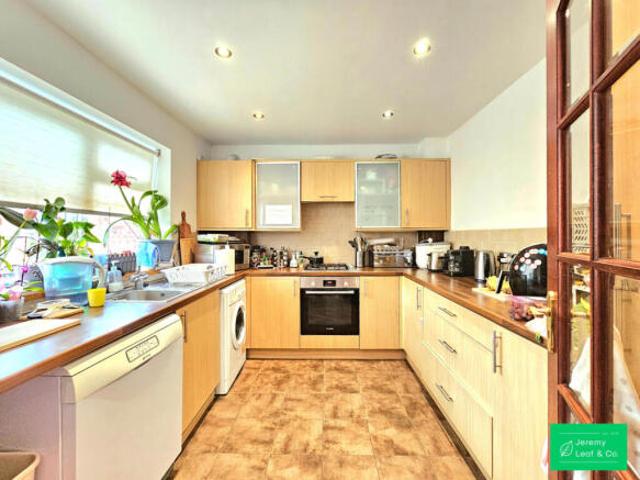 2 bedroom maisonette for rent in Wellington Place, Great North Rod, N2