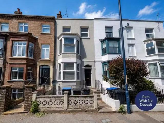 2 bedroom maisonette for rent in West Cliff Road, Ramsgate, Ke.