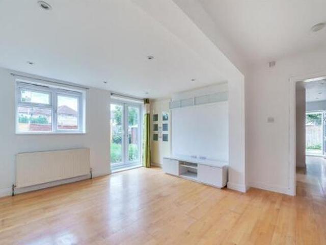 2 Bedroom Maisonette For Rent In West Drayton