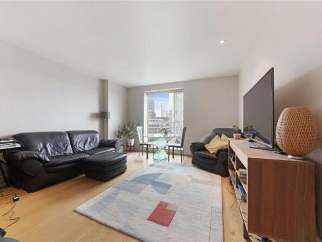 2 bedroom maisonette for rent in Westferry Circus, London, E14