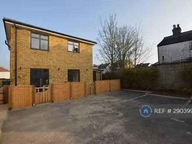 2 bedroom maisonette for rent in Whitehorse Road, Croydon, CR0