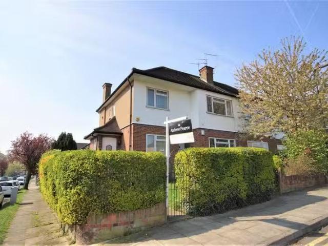 2 bedroom maisonette for rent in Whittington Way, Pinner, HA5