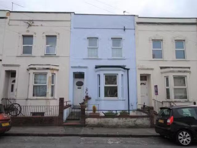 2 bedroom maisonette for rent in William Street, Totterdown, B.