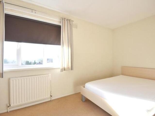 2 bedroom maisonette for rent in Zangwill Road London SE3