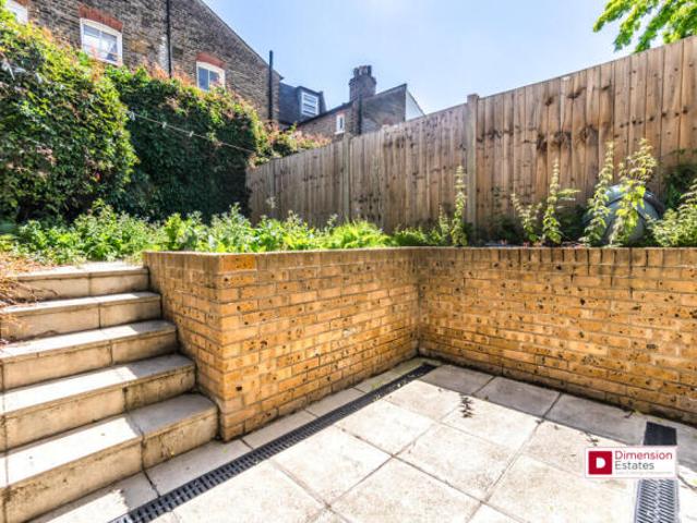 2 bedroom maisonette for rent in Albion Road, Stoke Newington, Hackney, London, N16