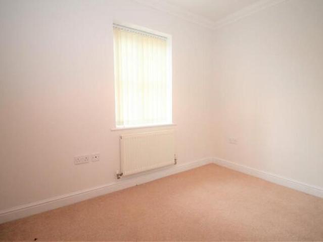 2 bedroom maisonette for rent in Ashford Crescent, Milton Keynes, Buckinghamshire, MK8